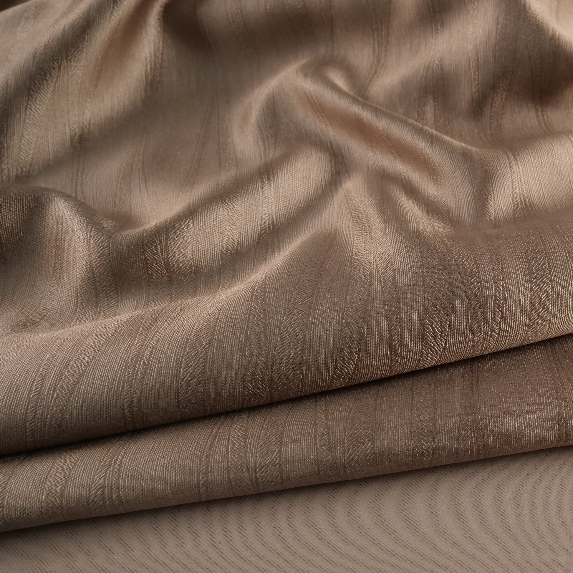 ANTISOLAR EMBOSS MARRON CEREAL CRAQUELADO – Marijoa Tejidos